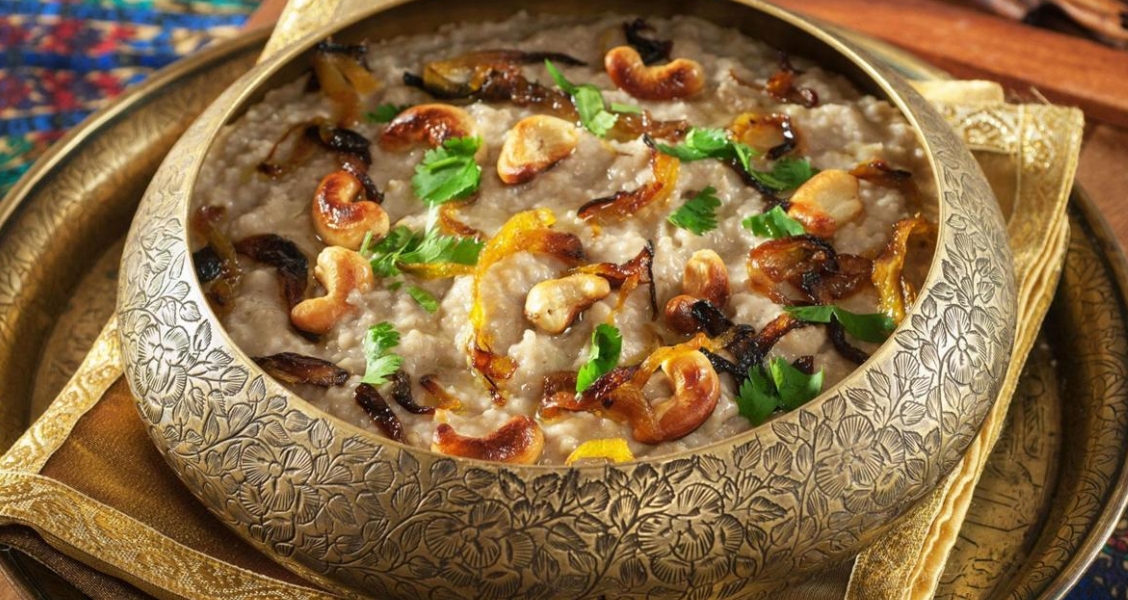 12 Foods To Taste In United Arab Emirates - TravelTourXP.com