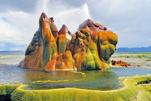 5 Naturally Beautiful Geysers In The World - TravelTourXP.com