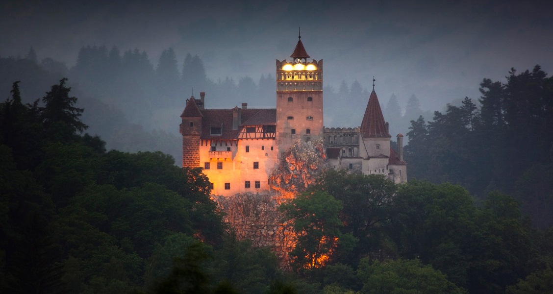 5 Most Haunted Castles In The World - TravelTourXP.com